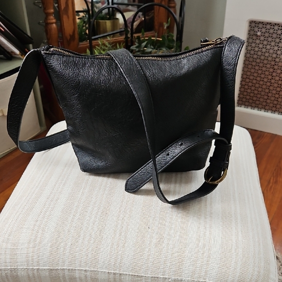 Universal Thread | Bags | Universal Threads Vegan Leather Crossbody ...